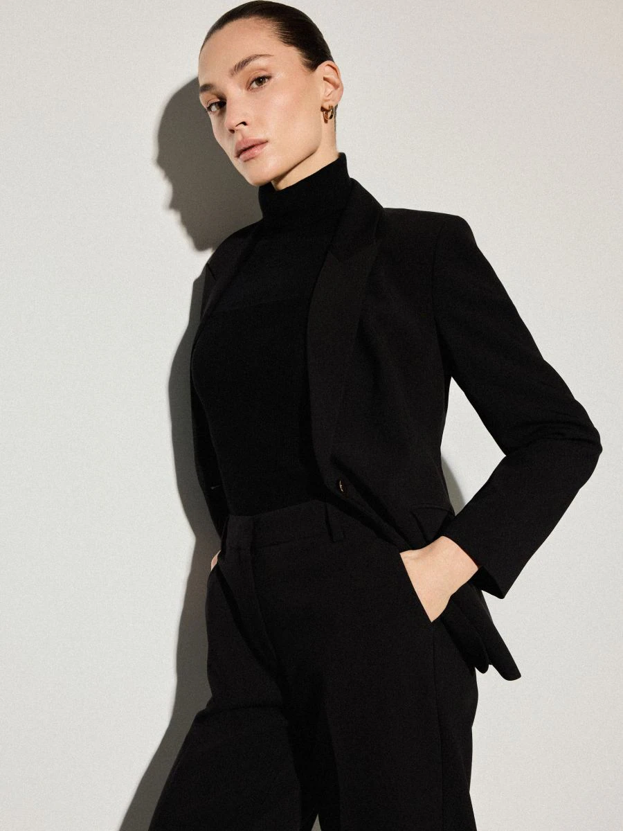 Sako sa ukrasnim dugmićem