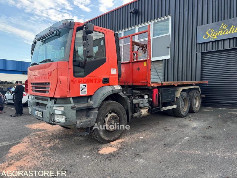 Prodaje se IVECO 260E35 kamion platforme na aukciji