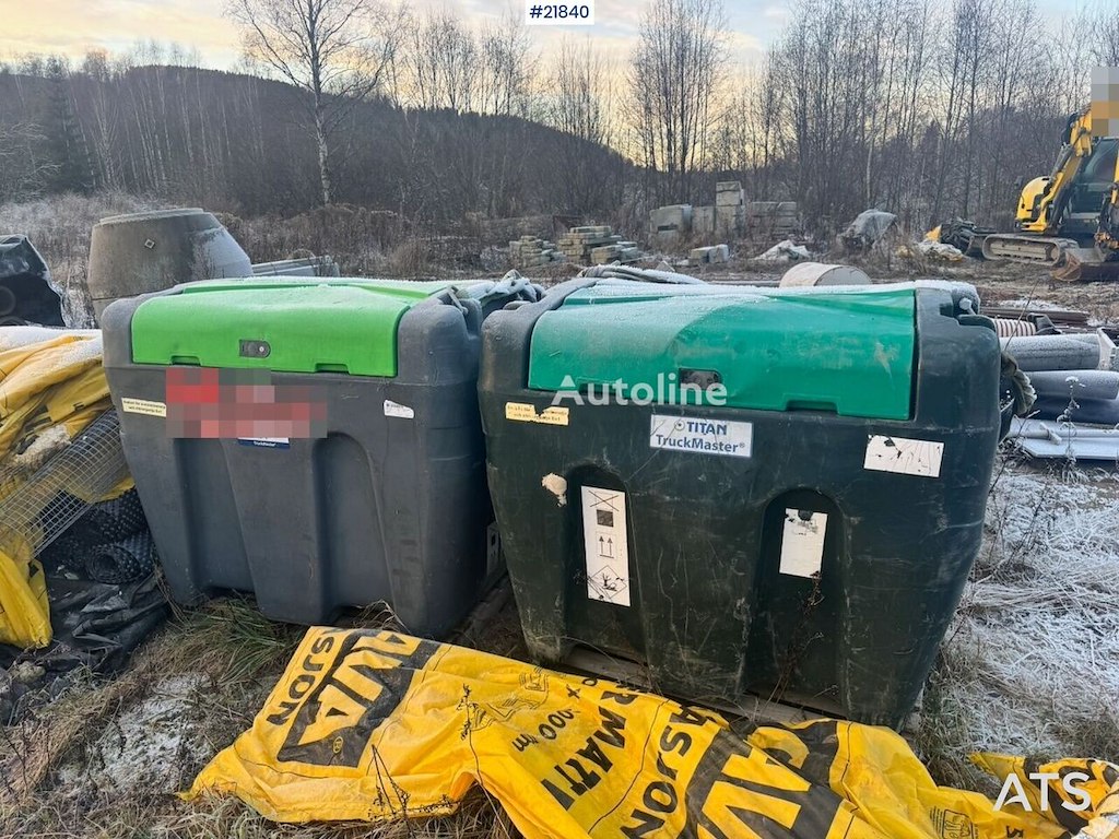 2 x diesel tanks with pump rezervoar za skladistenje goriva