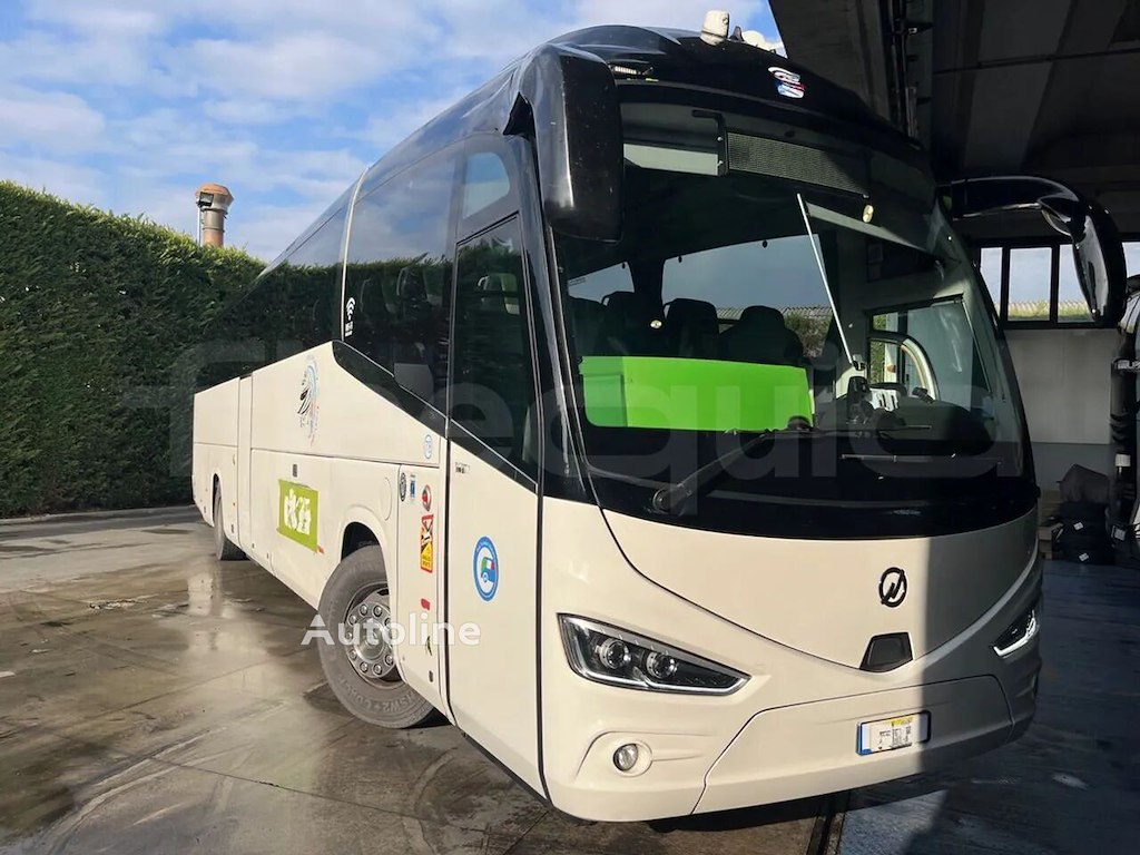 Irizar i6 turistički autobus