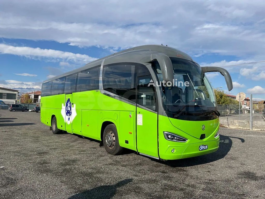 Irizar i6 turistički autobus