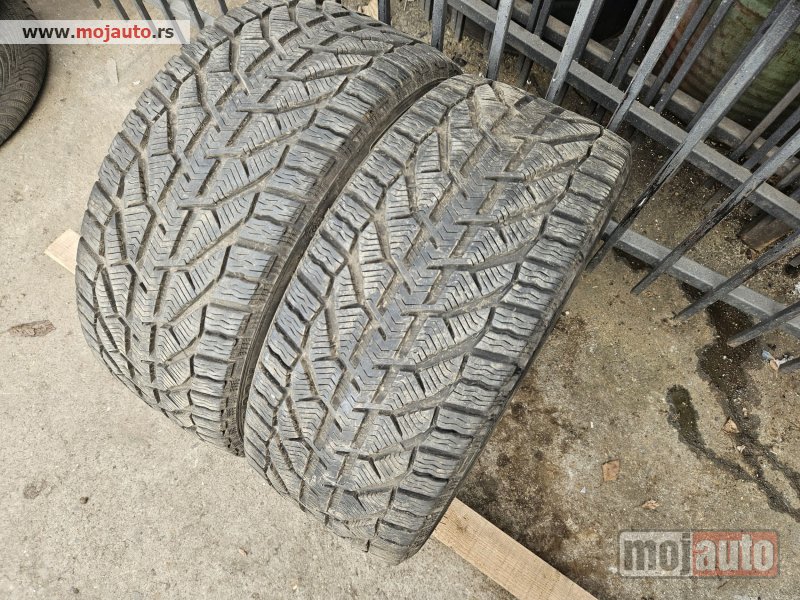 245-40-18 Sebring kao nove odlicne m+s