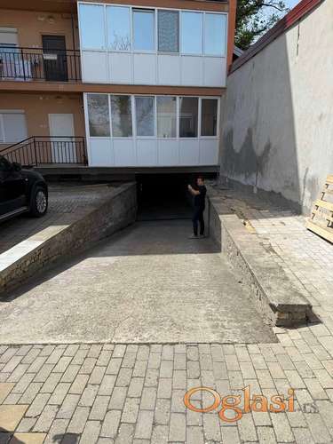 Prodajem dva garazna mesta 24m2, Subotica