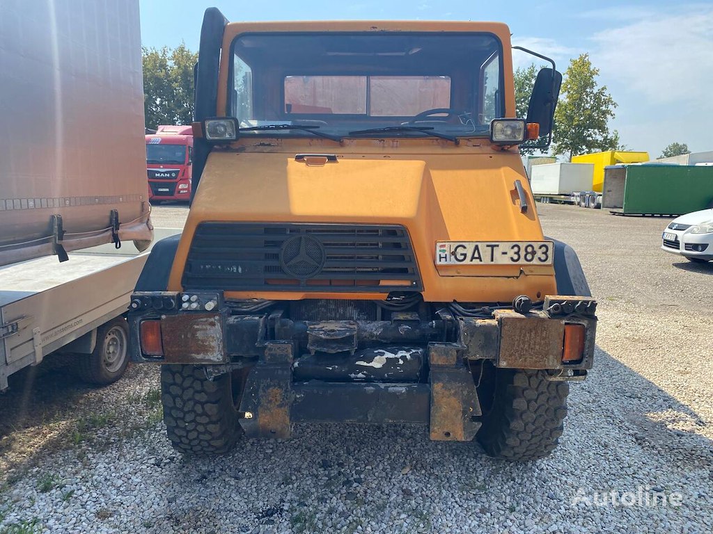 Mercedes-Benz Unimog U130 rasipač peska