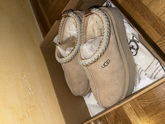 UGG Tazz Sand