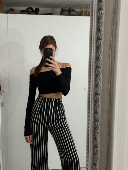 Berska pantalone i pull & bear majica