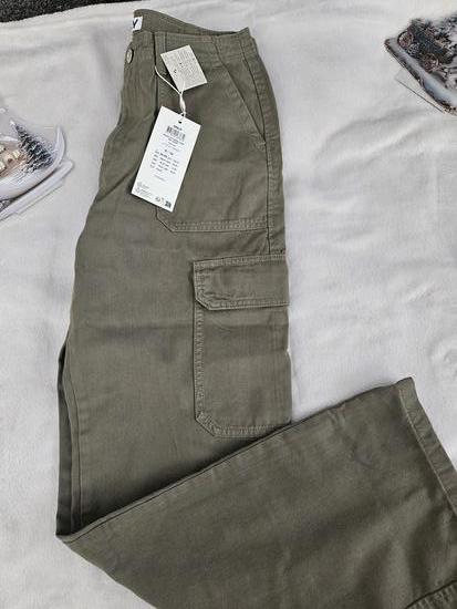 Nove Only cargo pantalone sa etiketom S