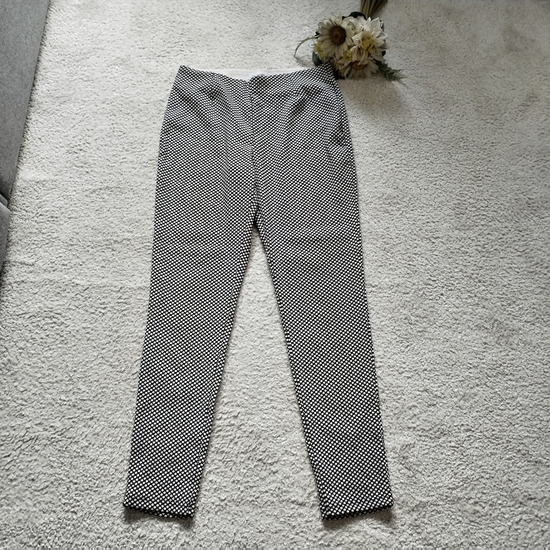 ♫ ♪ ♫ CALVIN KLEIN crno-bele pantalone vel 6