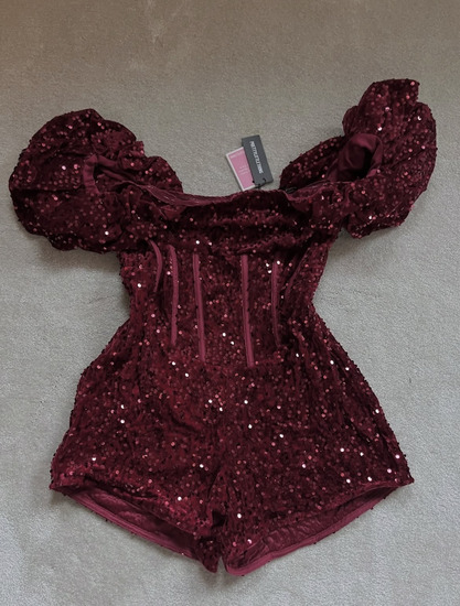 NOV kombinezon sa markicama