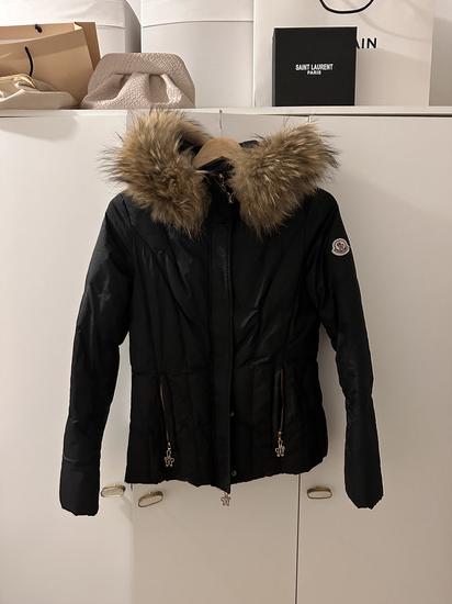 Moncler jakna sa krznom
