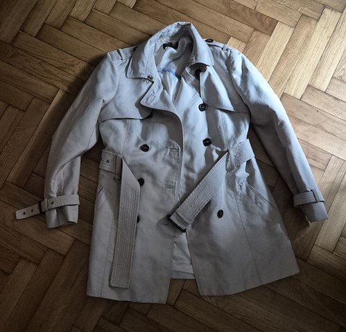 Vrhunski ZARA trench mantilic