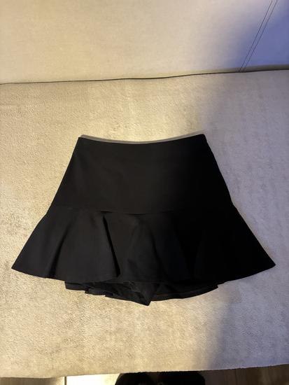 Crni skort