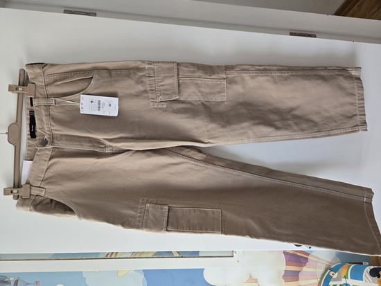 Bershka ženske dzeparke 42