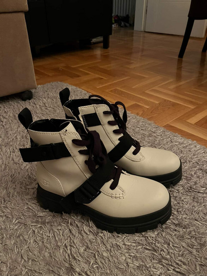 Ženske UGG Ashton Lace Up čizme (NOVE)