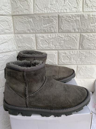 UGG cizme broj 37