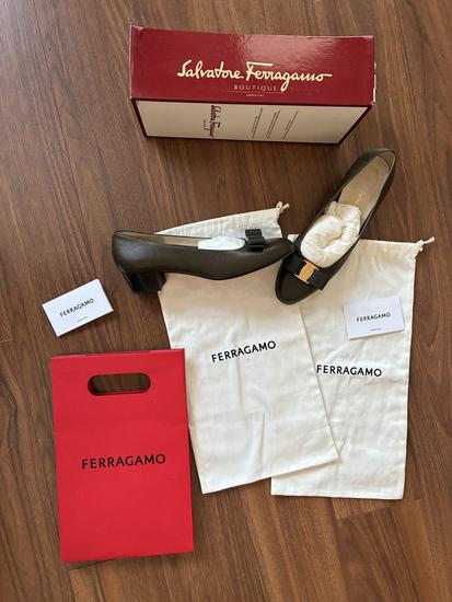 Salvatore Ferragamo Vara 8 1/2 eu39