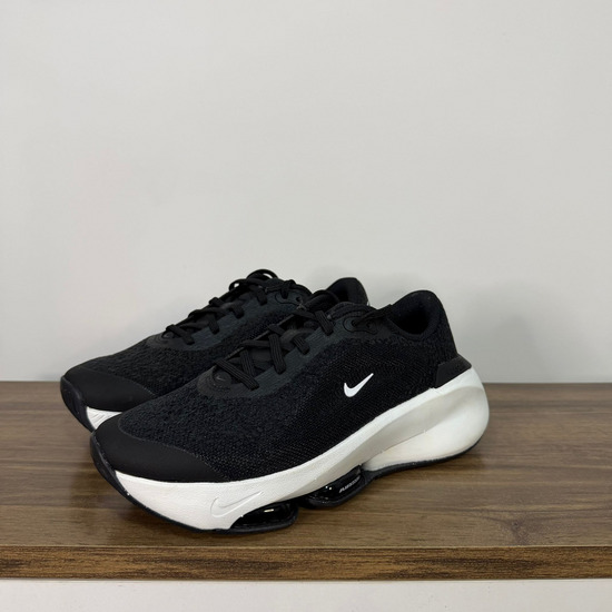 Nove original Nike Versair br 37,5