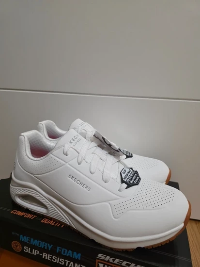 Skechers Uno 37