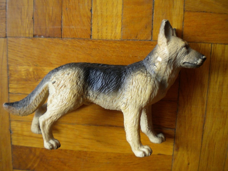 BULLYLAND German Shepherd Vucijak, Made in Germany