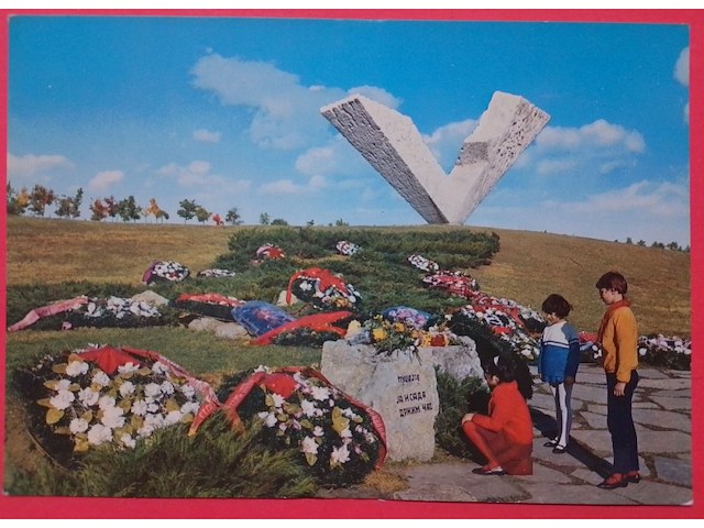 KRAGUJEVAC -SPOMENIK STRELJANIM ĐACIMA-RAZGLEDNICA(čist