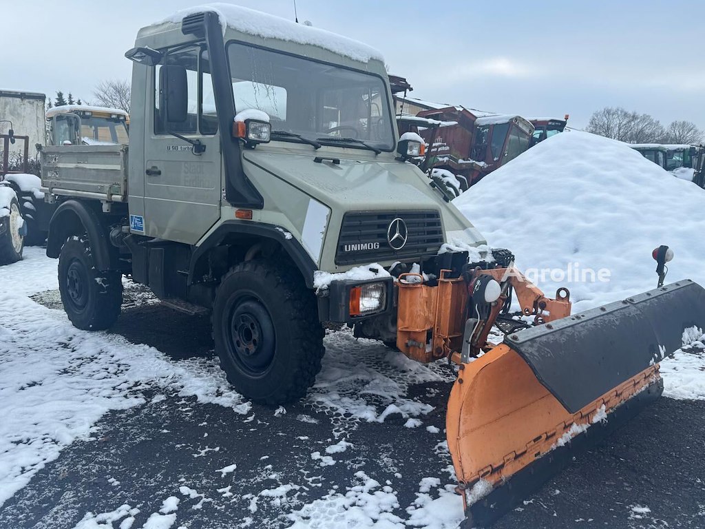 Mercedes-Benz Unimog U90 traktor točkaš