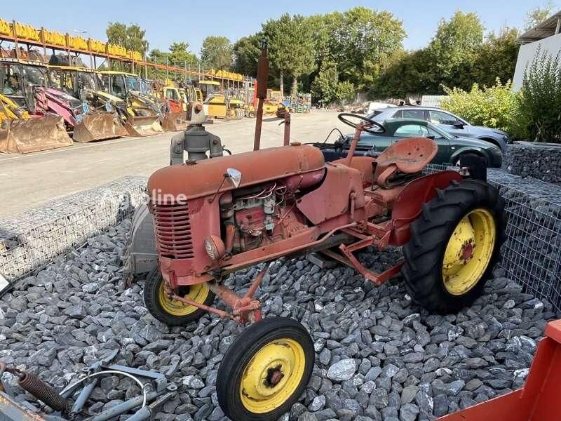 MASSEY-HARRIS PONY 812 traktor točkaš