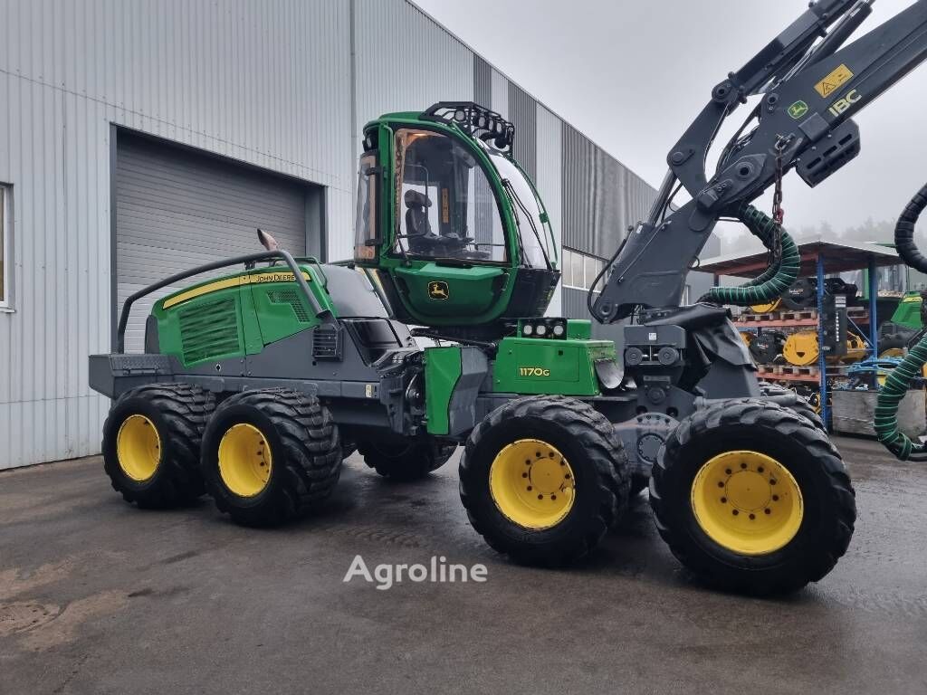 John Deere 1170 G harvester