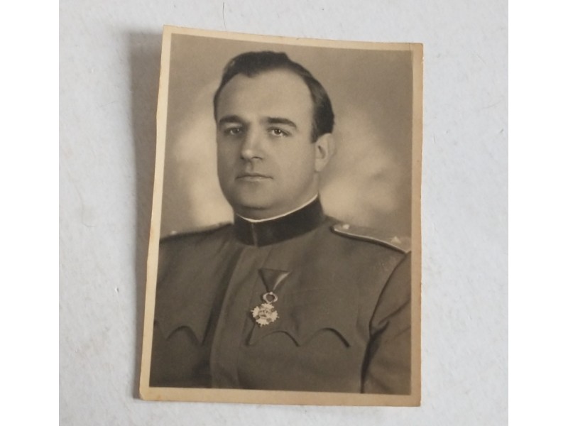 foto OFICIR sa ordenom Jugoslovenske Krune 1940.