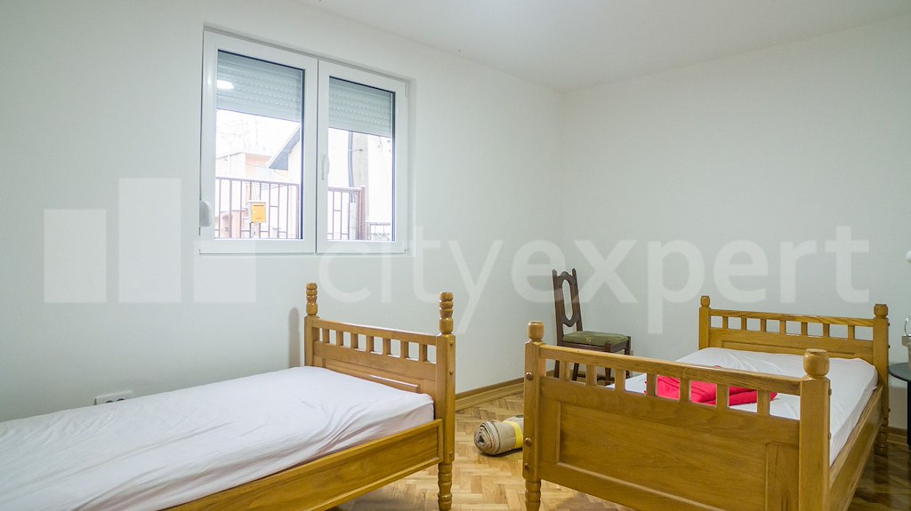 Stan u kući za izdavanje BEZ PROVIZIJE: Jednoiposoban, 44m², Mokroluška, Voždovac - 300€