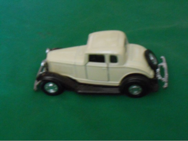 32 Ford Coupe  Yatming N08501 igračka