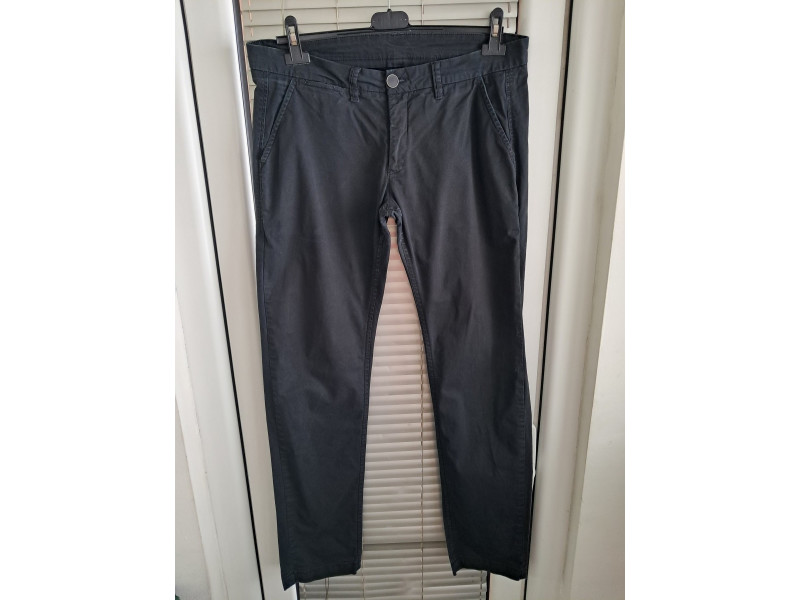 Muske crne pantalone vel 32