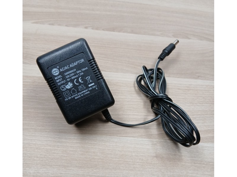 Adapter AC-AC sa 220V -izlaz 9V, 0.8A