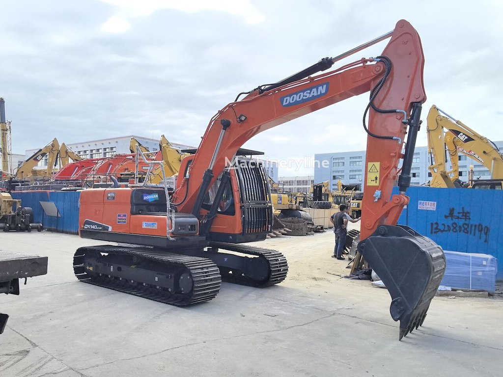 Doosan DX140 bager guseničar