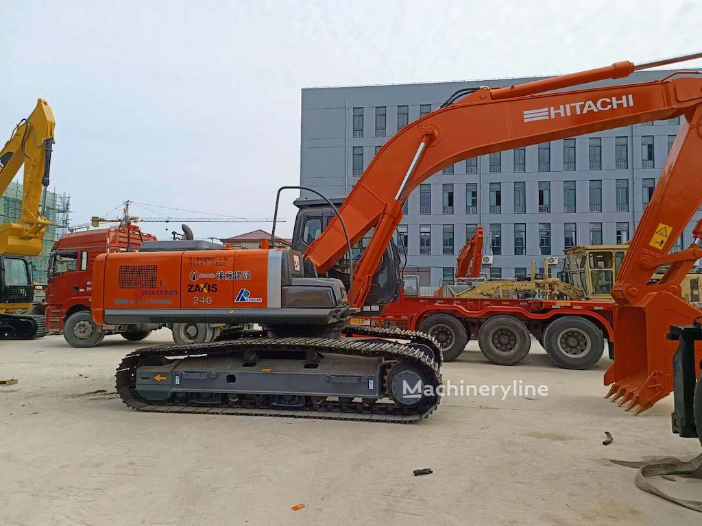 Hitachi ZX240 bager guseničar