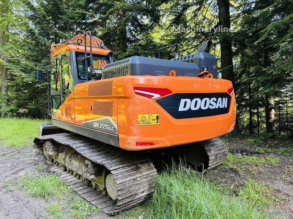 Doosan DX225 bager guseničar