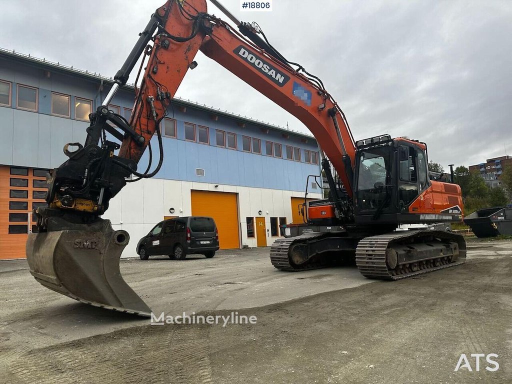 Doosan DX225LC-7 gravemaskin m/ graveskuffe, pusseskuffe, hammer og GPS bager guseničar