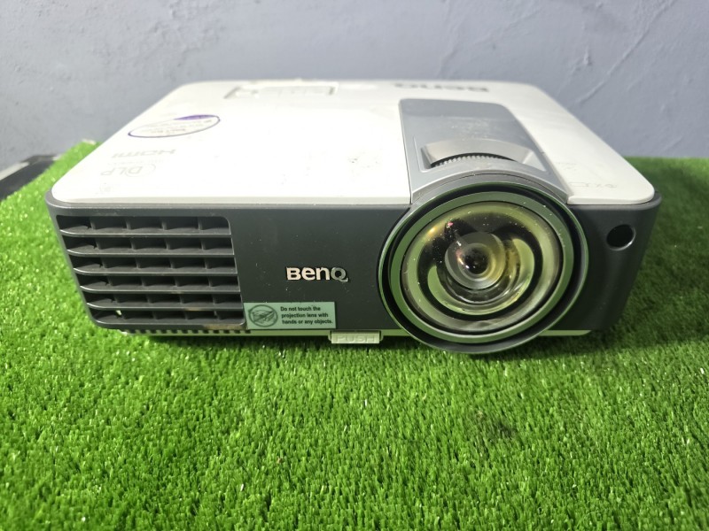 BenQ MW817ST DLP Projektor – svetli u struju – HDMI, LA