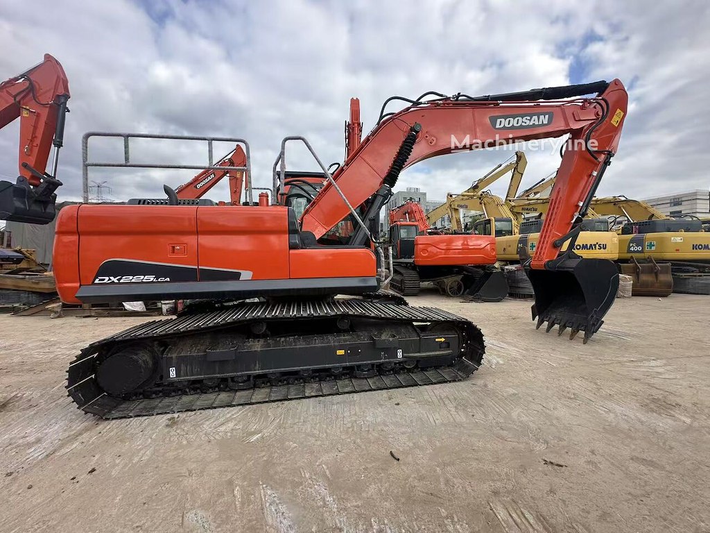 Doosan DX225LCA bager guseničar