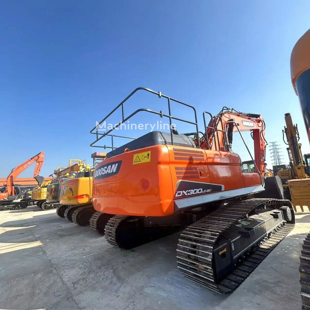 Doosan DX300 bager guseničar