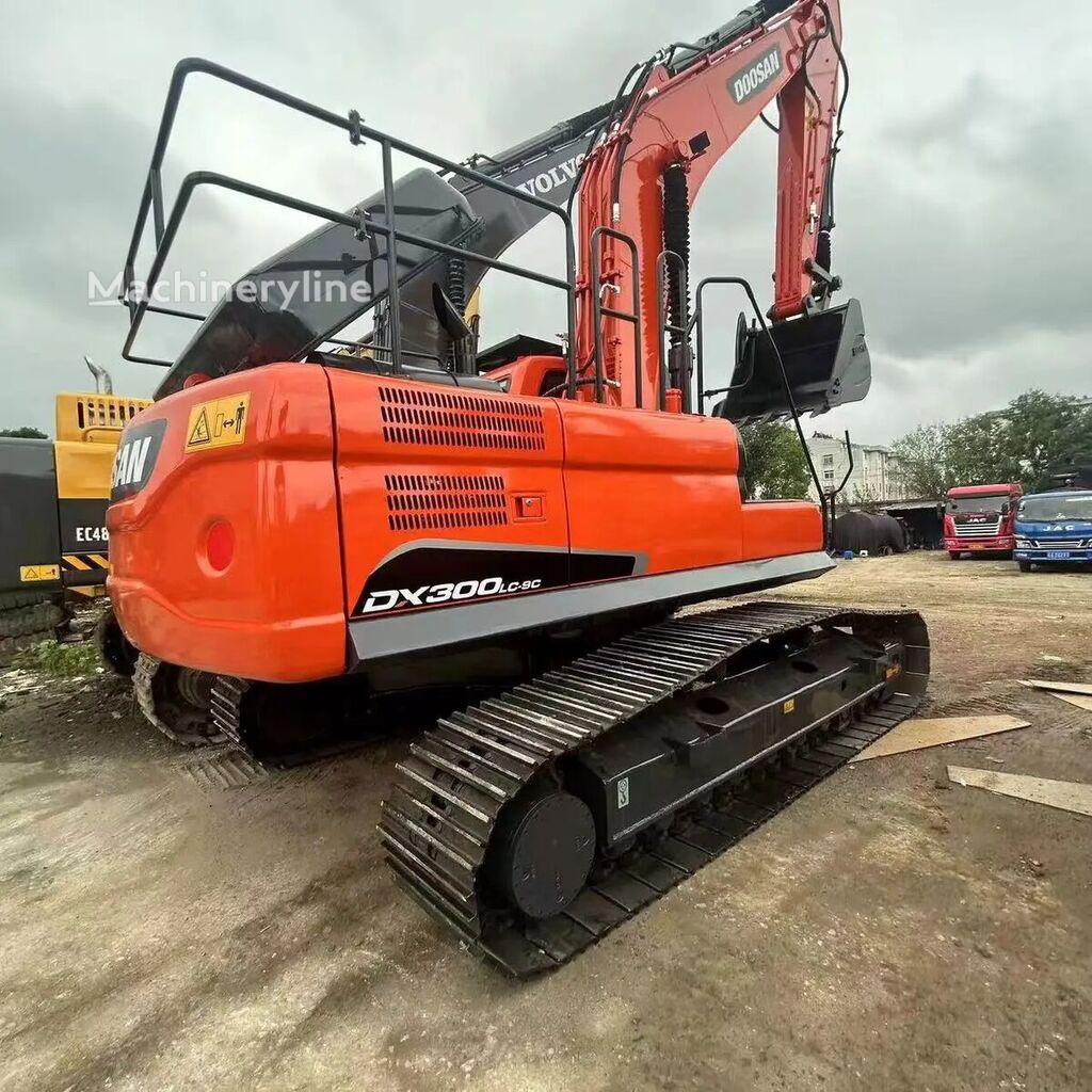 Doosan DX300 bager guseničar