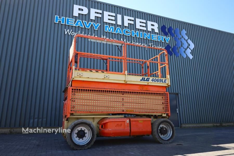 JLG 4069LE Electric, 14.2m Working Height, 360kg Capac makazasta platforma