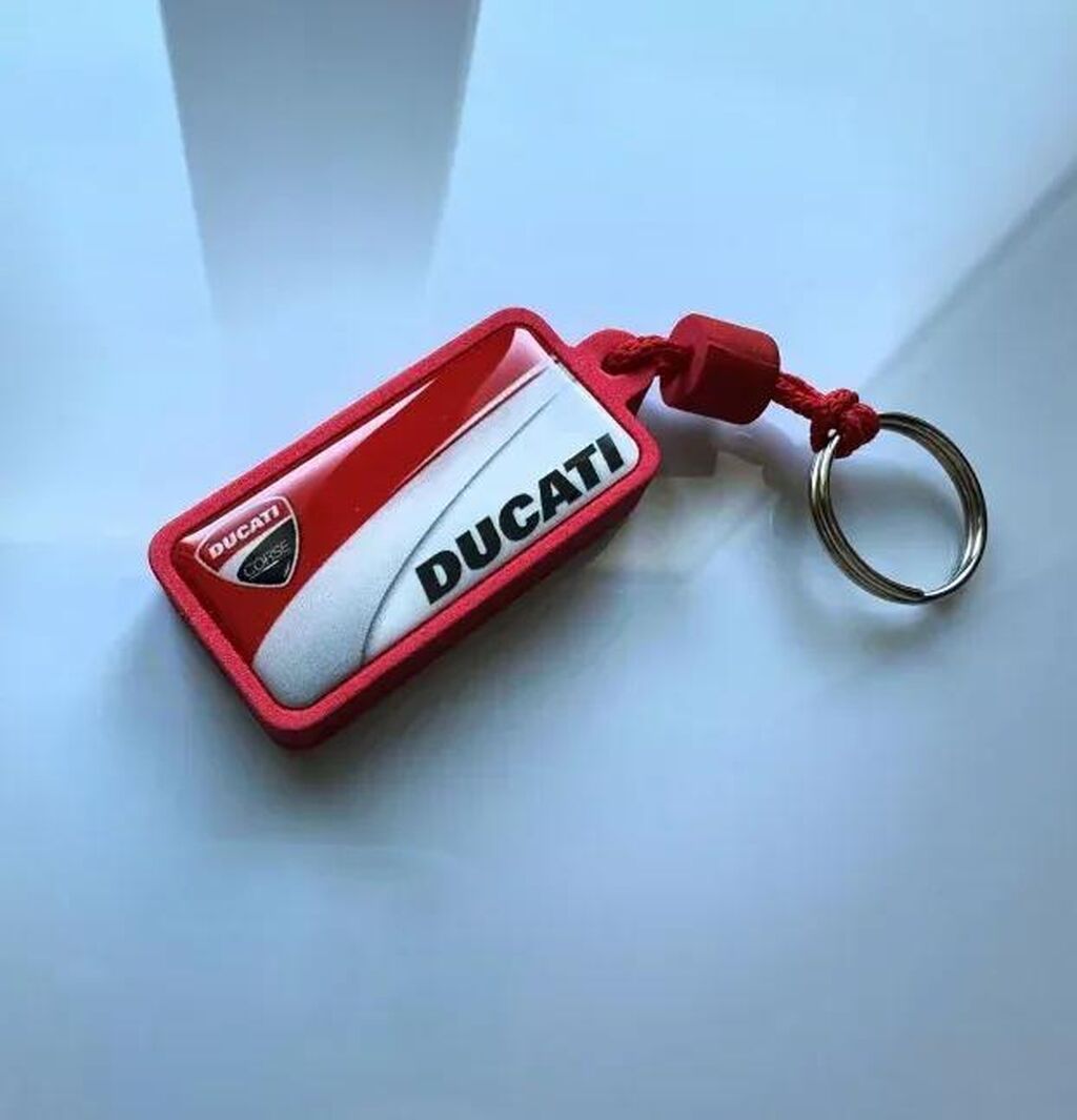 Ducati sunđerasti privezak za ključeve - 1783    opis: sunđerasti