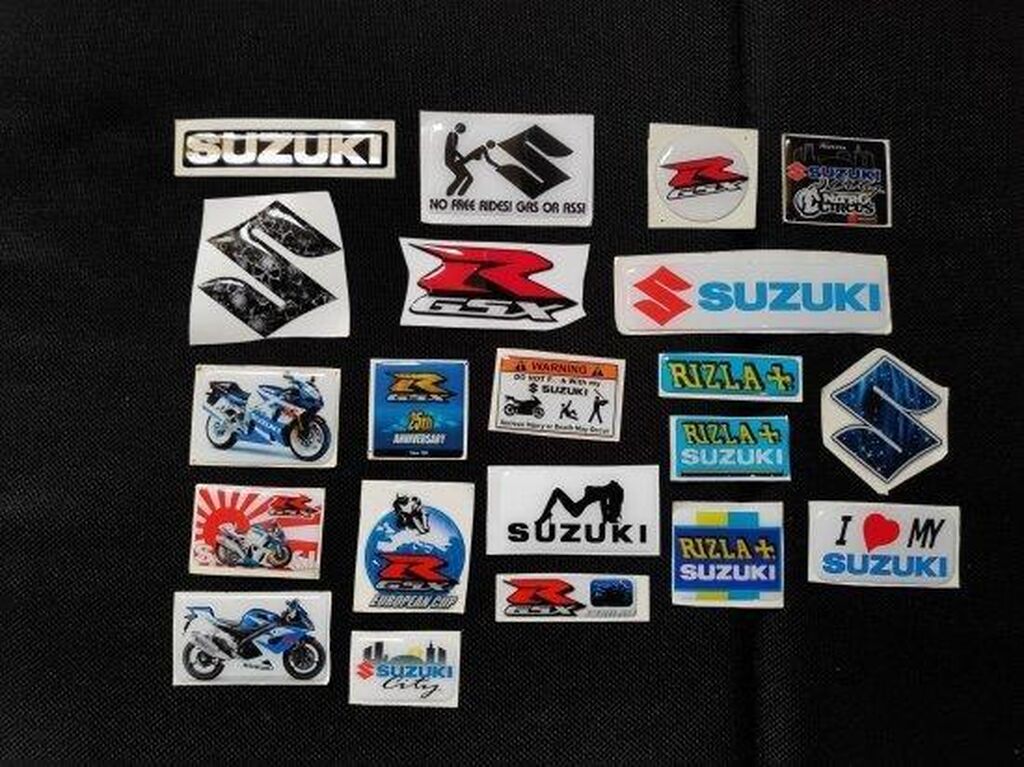SUZUKI - stikeri - 883    Opis: Samolepljivi stikeri izradjeni od