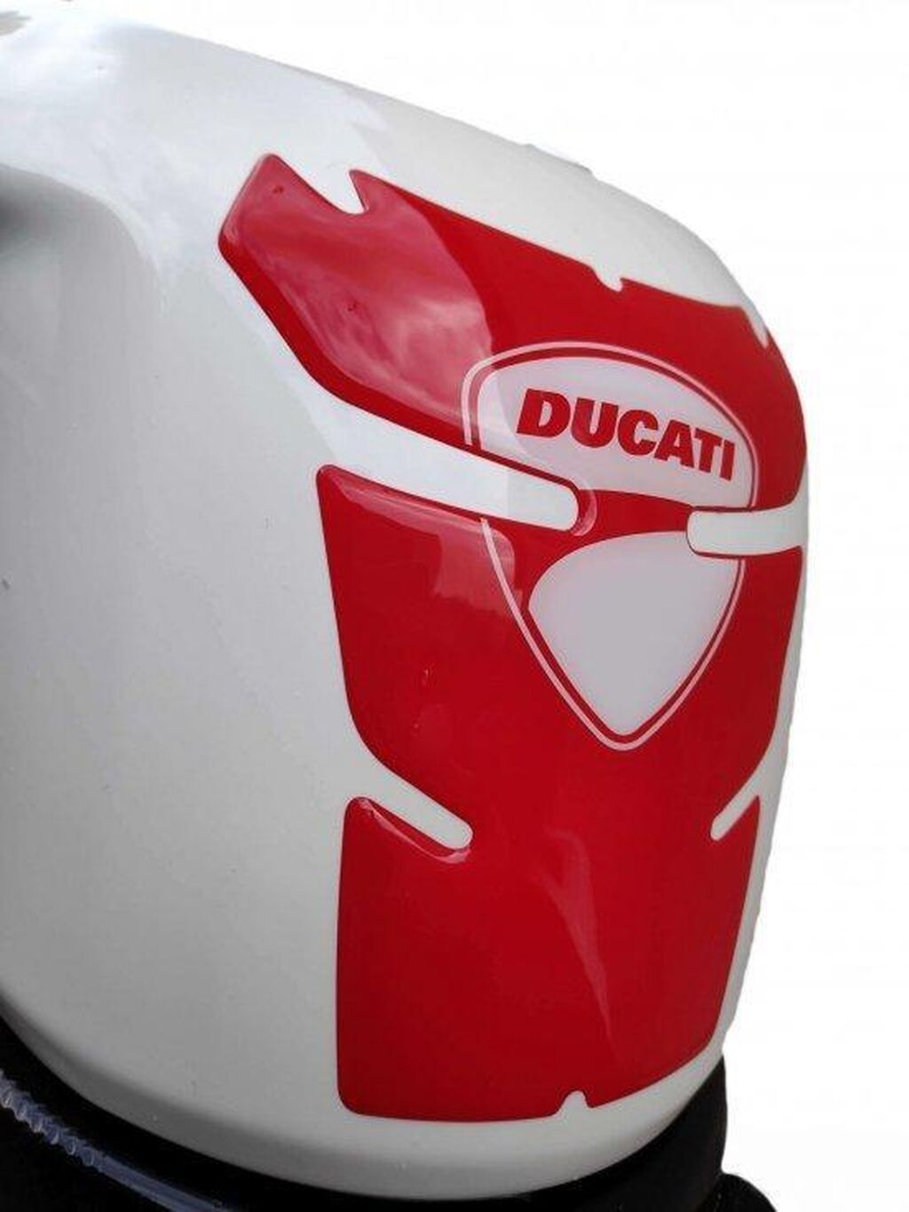 DUCATI - tank pad - 1096    Opis: Samolepljivi protektor za rezervoar