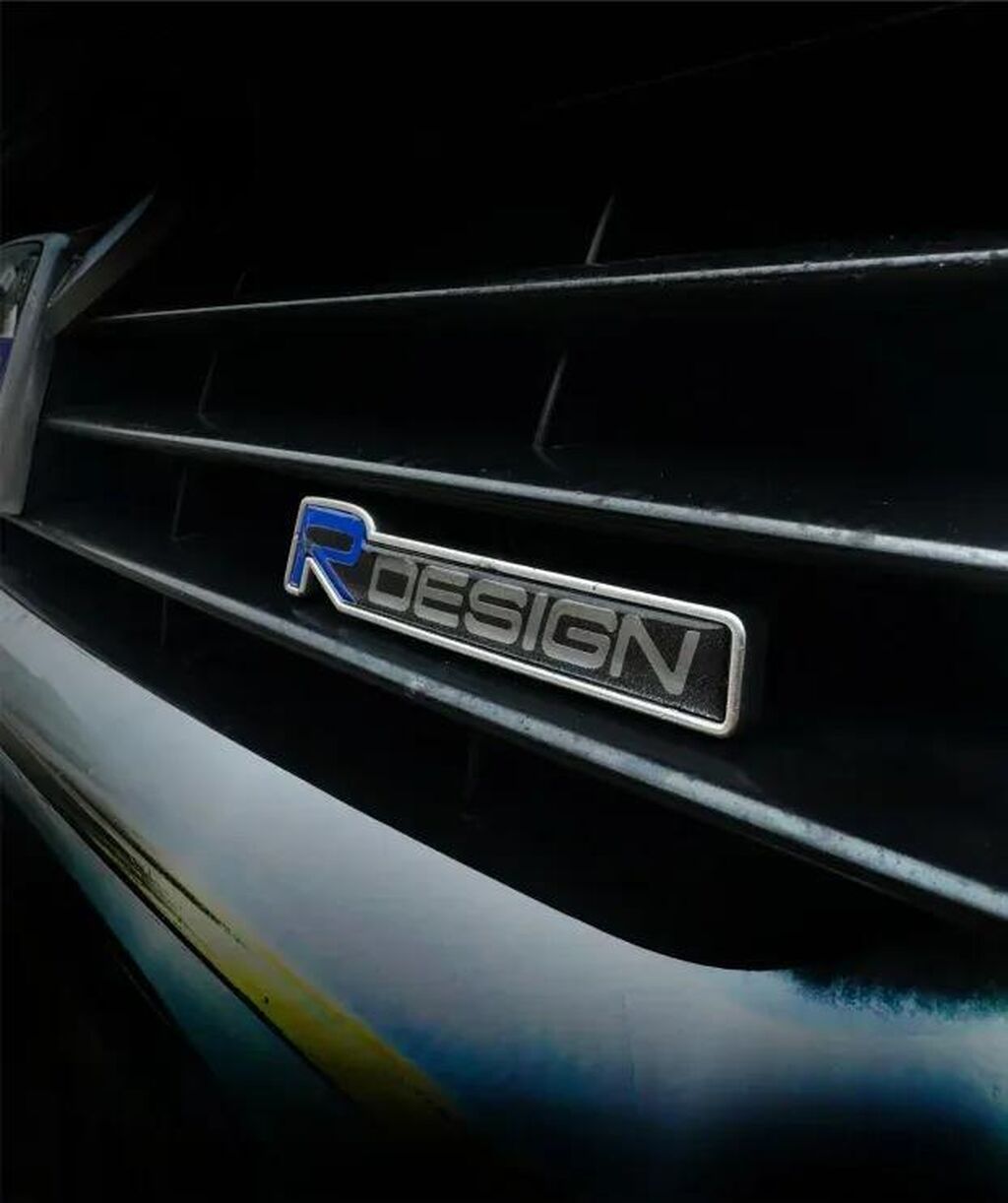 Volvo Rdesign - Stiker za plocicu maske - R design - 2161    Opis
