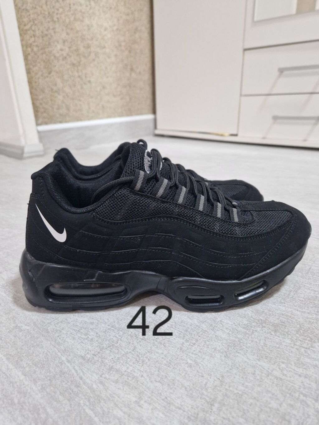 Muške patike – crne, veličina 42. - Model inspirisan Air Max stilom