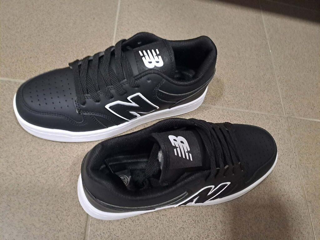 New Balance muške patike – crno‑bele - Model: niskoprofilne
