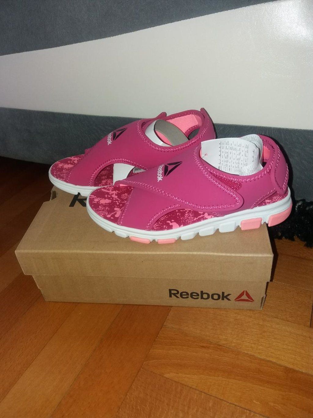 Reebok sandale nove. Br.30,5. Br.31,5 i br.34. Nove. Nove.Original