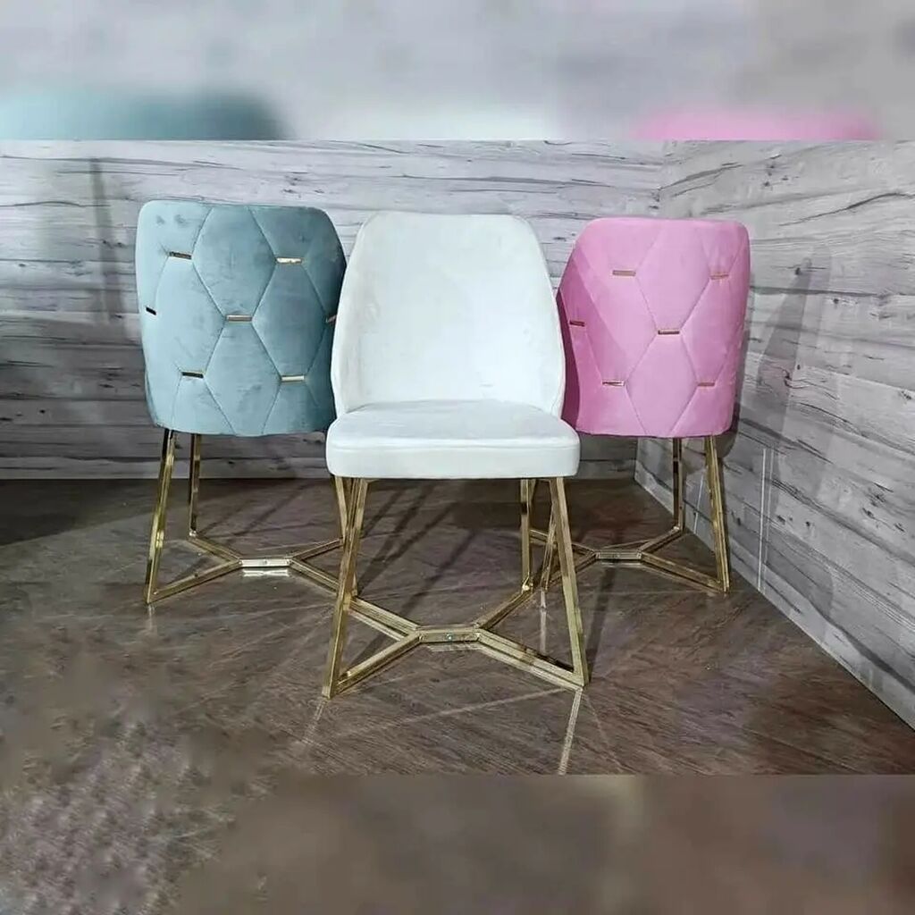 Tapacirane stolice sa zlatnim metalnim nogama        PONUDA SAMO ZA VAS