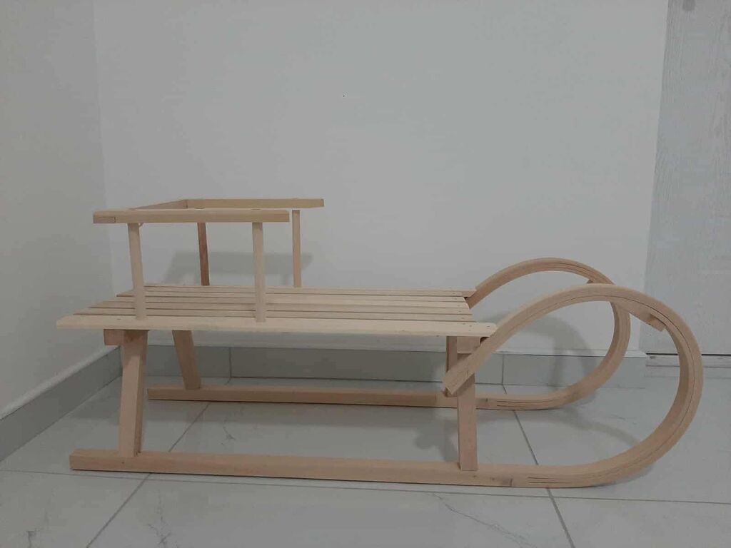 Drvene sanke sa naslonom/ogradićem za decu ik - Materijal: prirodno